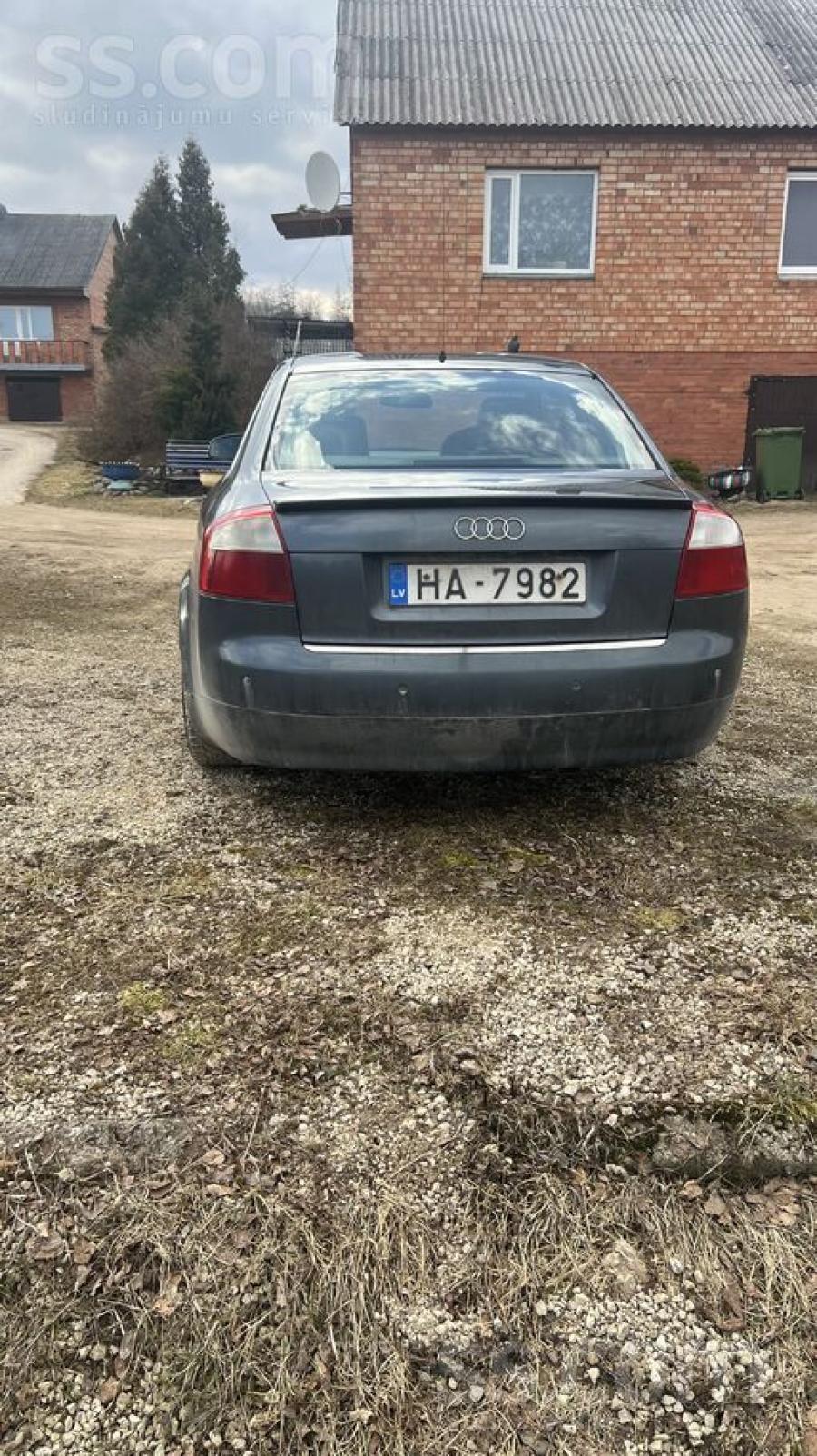 Grey Audi A4 2001 in Ludza, with an engine capacity of 1.90 L and mileage of 536 thousand km for 800 €, photo 4 on AUTOMOTO.COM.LV