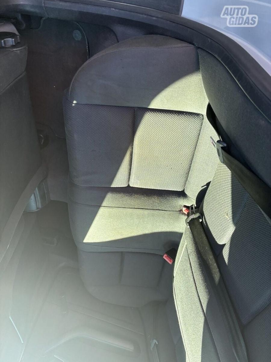 Grey Audi A4 2001 in Visaginas, with an engine capacity of 2.00 L and mileage of 345 thousand km for 1400 €, photo 17 on AUTOMOTO.COM.LV