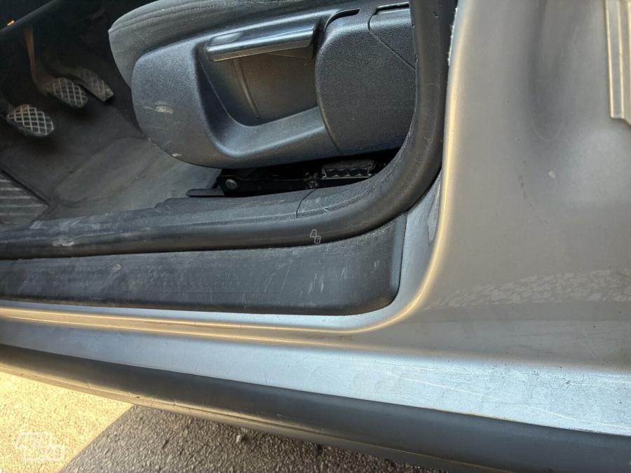 Grey Audi A4 2001 in Visaginas, with an engine capacity of 2.00 L and mileage of 345 thousand km for 1400 €, photo 24 on AUTOMOTO.COM.LV