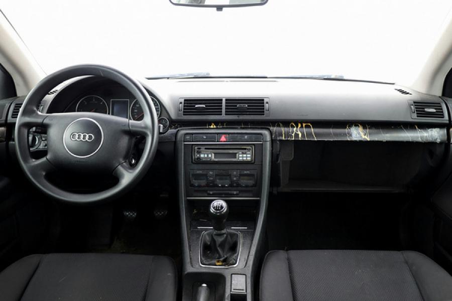 Pelēks Audi A4 2001 Tallina, ar dzinēja tilpumu 1.90 L un nobraukumu 289 tūkst. km par 999 €, foto 6 vietnē AUTOMOTO.COM.LV