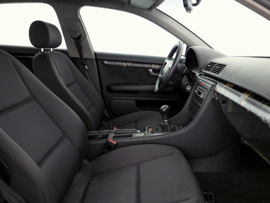 Pelēks Audi A4 2001 Tallina, ar dzinēja tilpumu 1.90 L un nobraukumu 289 tūkst. km par 999 €, foto 7 vietnē AUTOMOTO.COM.LV