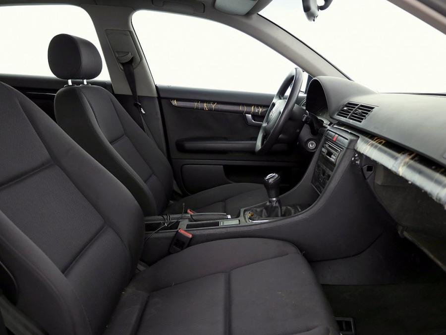 Pelēks Audi A4 2001 Tallina, ar dzinēja tilpumu 1.90 L un nobraukumu 289 tūkst. km par 999 €, foto 14 vietnē AUTOMOTO.COM.LV
