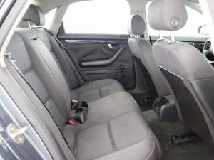 Pelēks Audi A4 2001 Tallina, ar dzinēja tilpumu 1.90 L un nobraukumu 289 tūkst. km par 999 €, foto 15 vietnē AUTOMOTO.COM.LV