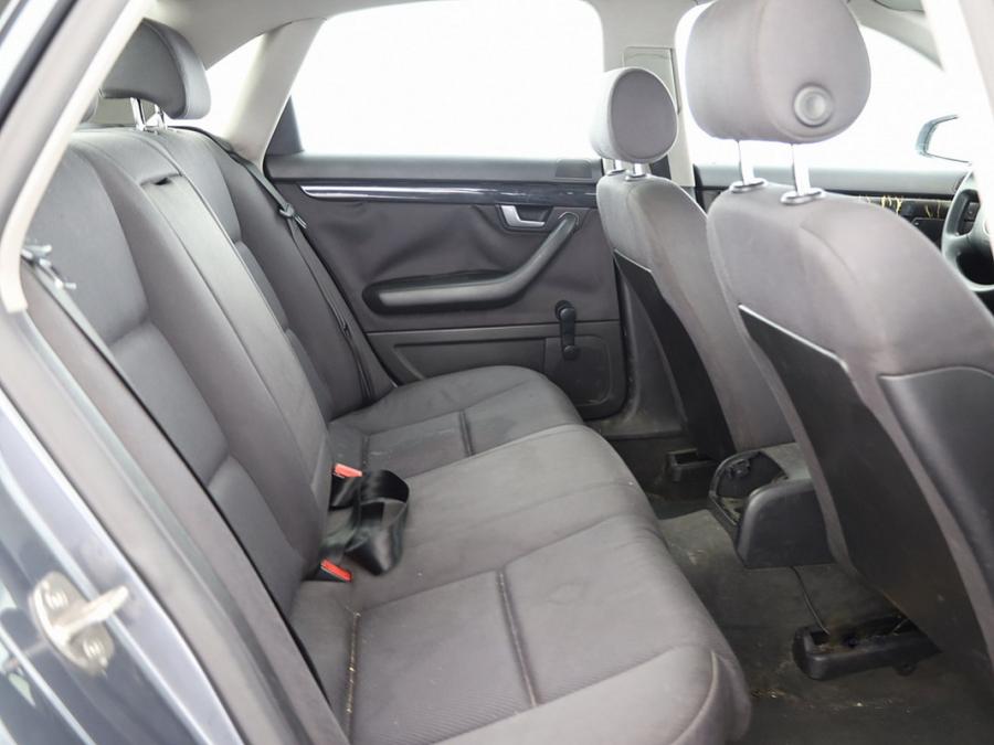 Pelēks Audi A4 2001 Tallina, ar dzinēja tilpumu 1.90 L un nobraukumu 289 tūkst. km par 999 €, foto 15 vietnē AUTOMOTO.COM.LV