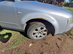 Grey Audi A4 2001 in Ukmerge, with an engine capacity of 1.60 L and mileage of 247 thousand km for 600 €, photo 5 on AUTOMOTO.COM.LV