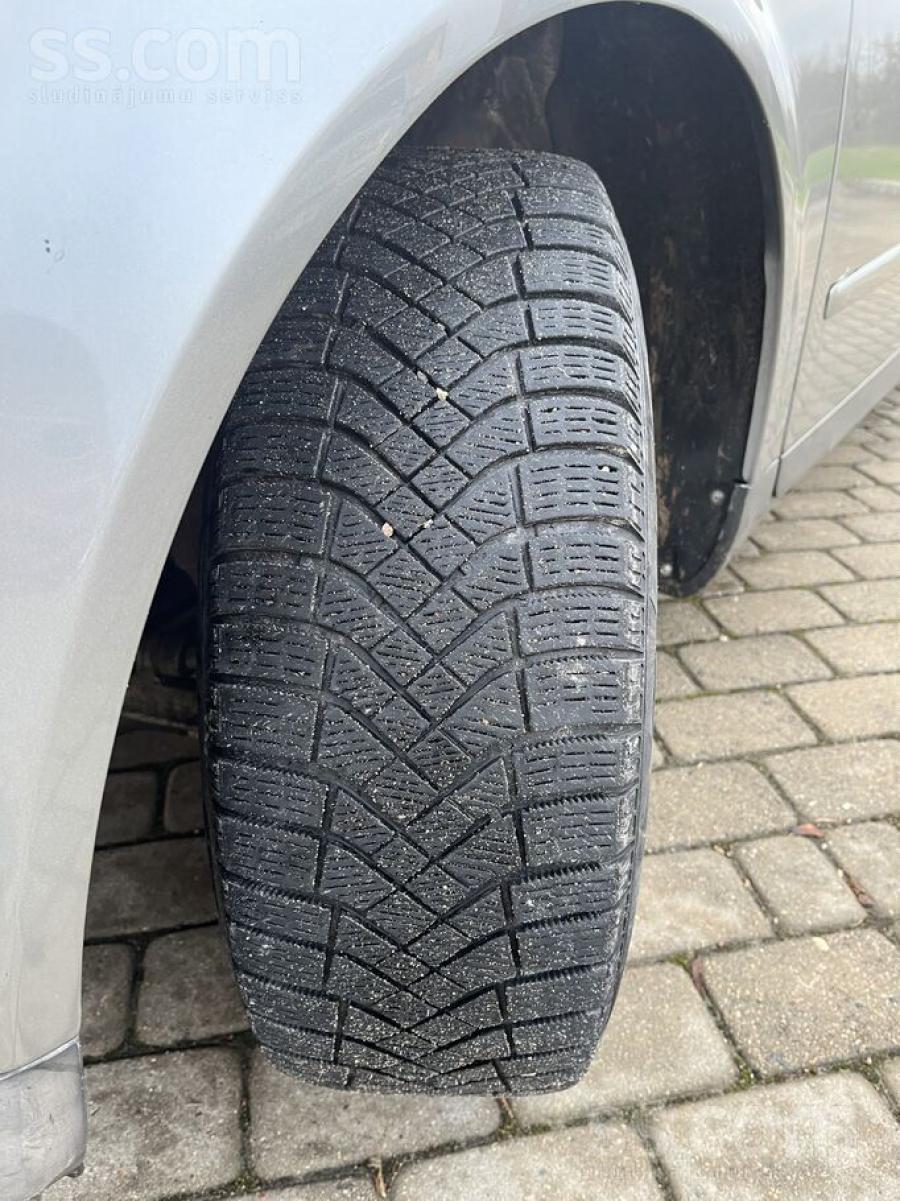 Pelēks Audi A4 2002 Saldus, ar dzinēja tilpumu 1.80 L un nobraukumu 318 tūkst. km par 1100 €, foto 9 vietnē AUTOMOTO.COM.LV