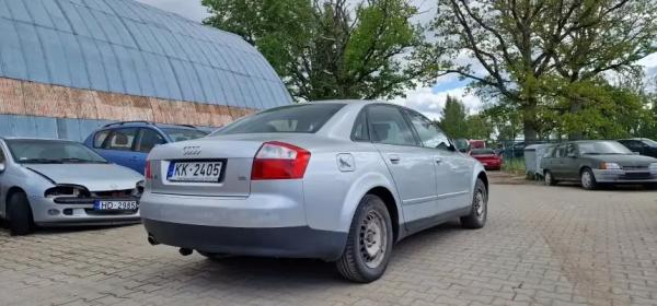 Серый Ауди А4 2002 в Валмиера, объемом двигателя 1.60 л и пробегом 265 тыс. км за 720 €, фото 3 на AUTOMOTO.COM.LV