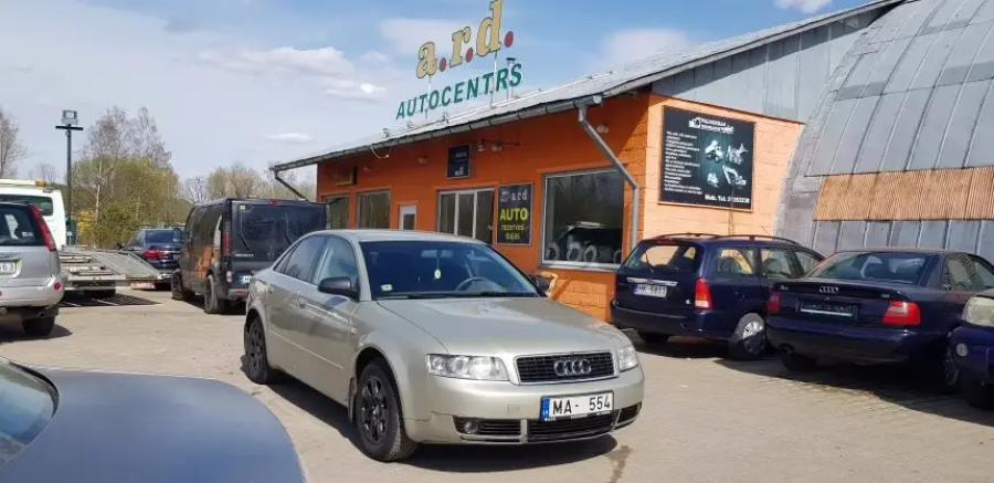 Pelēks Audi A4 2002 Valmiera, ar dzinēja tilpumu 2.00 L un nobraukumu 276 tūkst. km par 1600 €, foto 1 vietnē AUTOMOTO.COM.LV