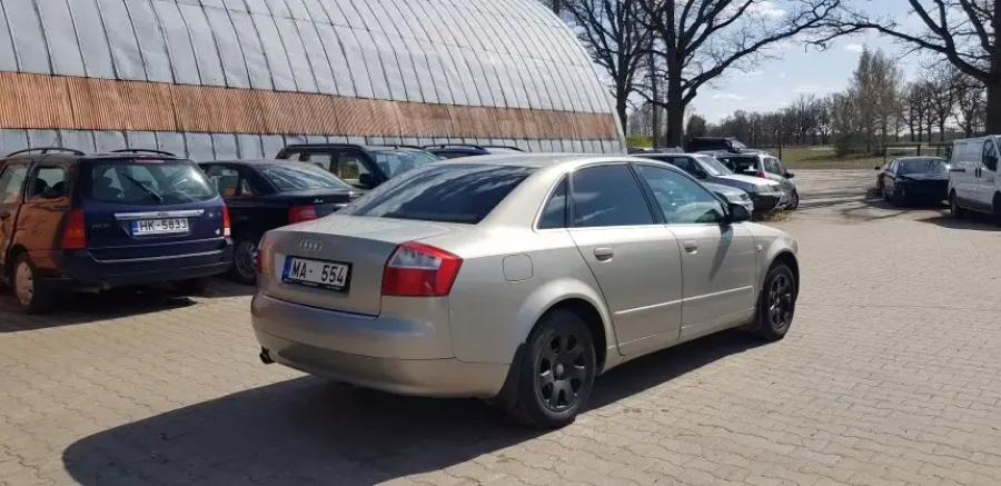 Pelēks Audi A4 2002 Valmiera, ar dzinēja tilpumu 2.00 L un nobraukumu 276 tūkst. km par 1600 €, foto 4 vietnē AUTOMOTO.COM.LV