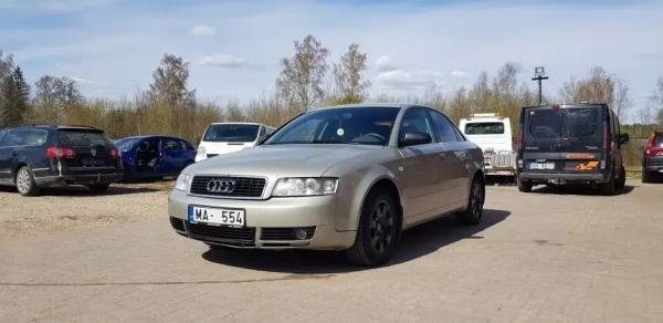 Серый Ауди А4 2002 в Валмиера, объемом двигателя 2.00 л и пробегом 276 тыс. км за 1600 €, фото 7 на AUTOMOTO.COM.LV