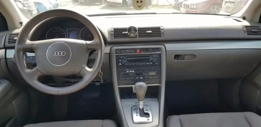 Pelēks Audi A4 2002 Valmiera, ar dzinēja tilpumu 2.00 L un nobraukumu 276 tūkst. km par 1600 €, foto 10 vietnē AUTOMOTO.COM.LV
