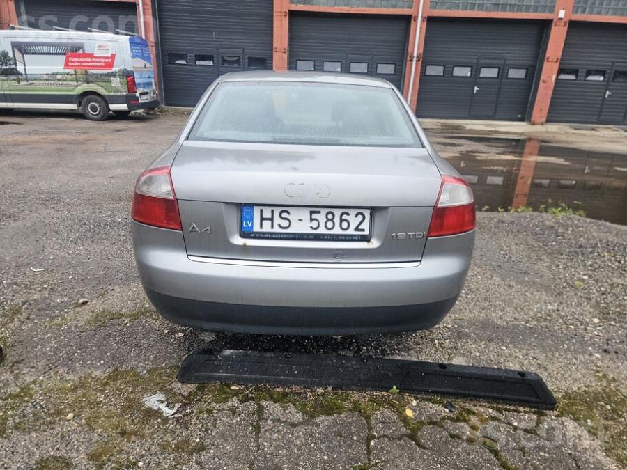 Pelēks Audi A4 2002 Rīga, ar dzinēja tilpumu 1.90 L un nobraukumu 377 tūkst. km par 800 €, foto 4 vietnē AUTOMOTO.COM.LV