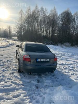 Pelēks Audi A4 2003 Rēzekne, ar dzinēja tilpumu 1.80 L un nobraukumu 276 tūkst. km par 2500 €, foto 3 vietnē AUTOMOTO.COM.LV