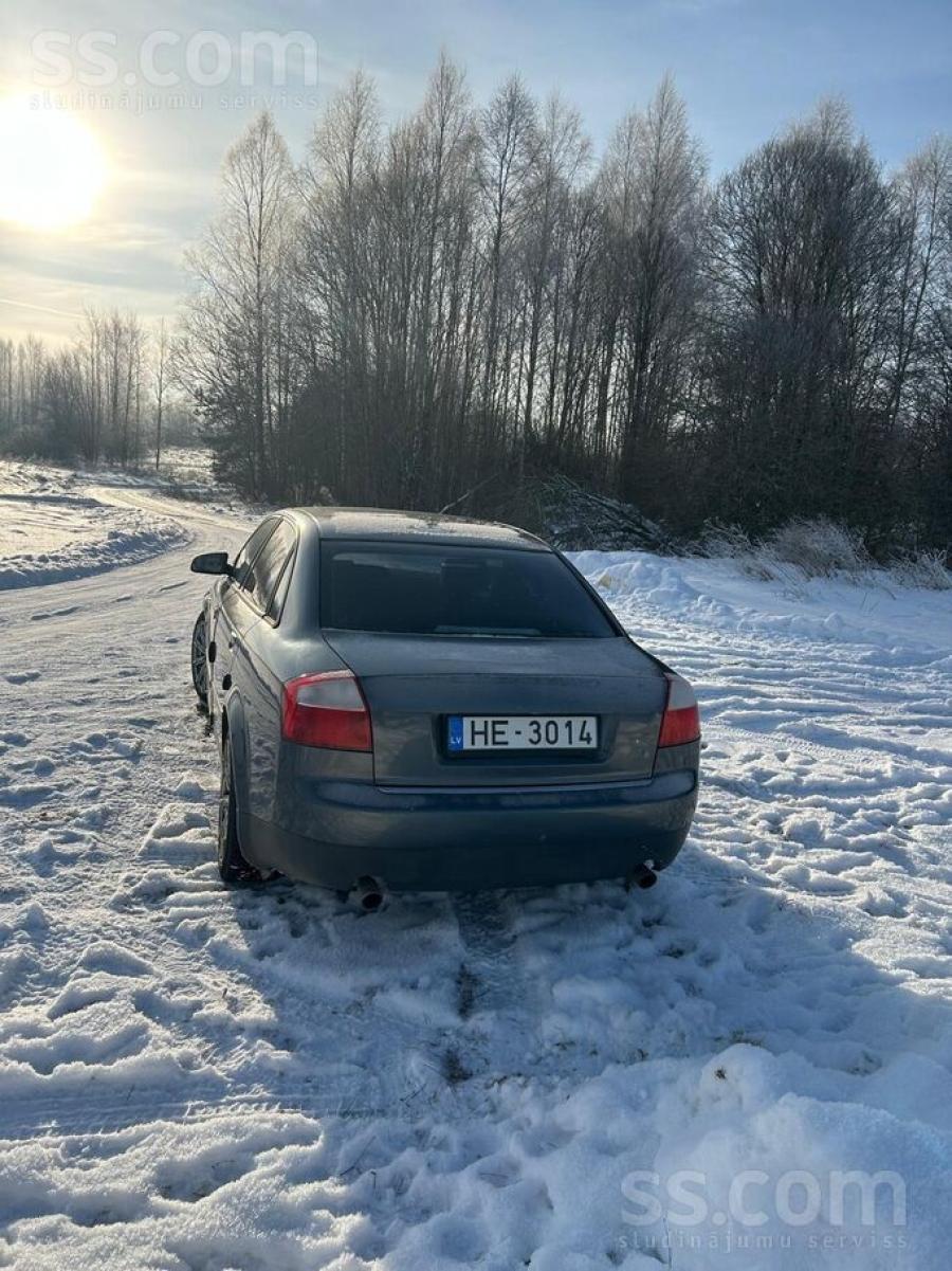 Pelēks Audi A4 2003 Rēzekne, ar dzinēja tilpumu 1.80 L un nobraukumu 276 tūkst. km par 2500 €, foto 3 vietnē AUTOMOTO.COM.LV