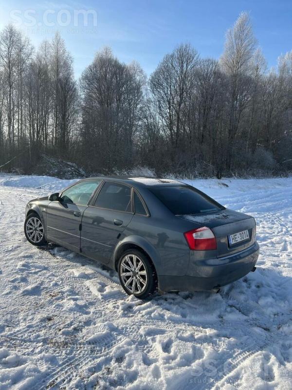 Pelēks Audi A4 2003 Rēzekne, ar dzinēja tilpumu 1.80 L un nobraukumu 276 tūkst. km par 2500 €, foto 4 vietnē AUTOMOTO.COM.LV