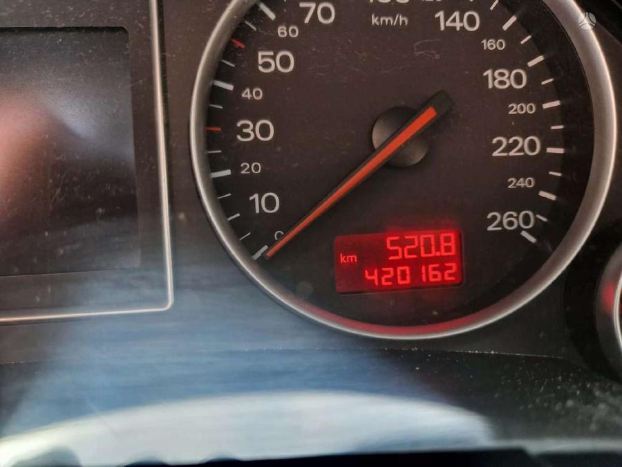 Pelēks Audi A4 2003 Panevēža, ar dzinēja tilpumu 1.90 L un nobraukumu 420 tūkst. km par 550 €, foto 7 vietnē AUTOMOTO.COM.LV