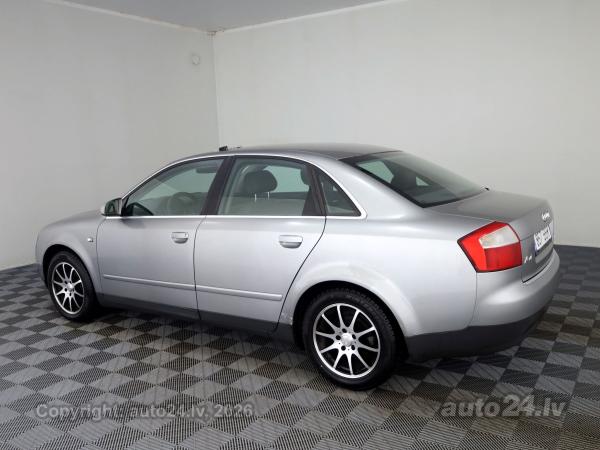 Pelēks Audi A4 2003 Tallina, ar dzinēja tilpumu 1.90 L un nobraukumu 345 tūkst. km par 699 €, foto 4 vietnē AUTOMOTO.COM.LV