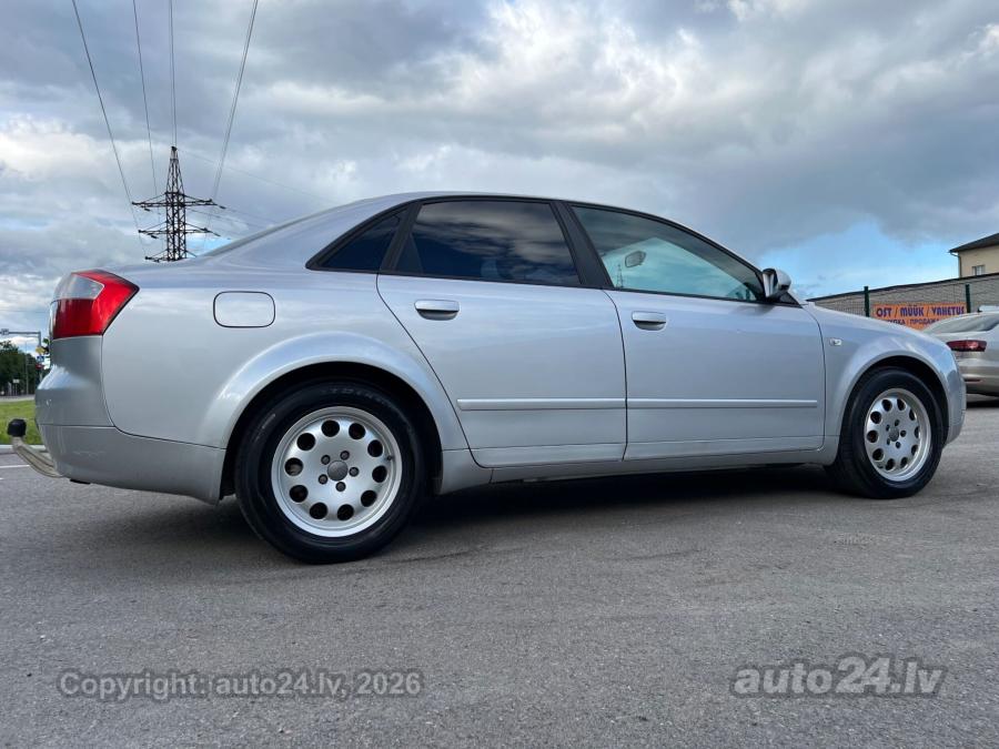 Pelēks Audi A4 2003 Narva, ar dzinēja tilpumu 2.50 L un nobraukumu 365 tūkst. km par 1499 €, foto 13 vietnē AUTOMOTO.COM.LV