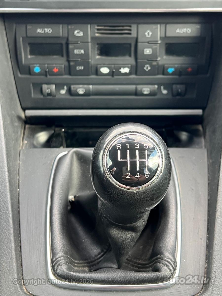 Pelēks Audi A4 2003 Narva, ar dzinēja tilpumu 2.50 L un nobraukumu 365 tūkst. km par 1499 €, foto 18 vietnē AUTOMOTO.COM.LV