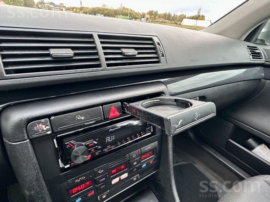 Pelēks Audi A4 2003 Jelgava, ar dzinēja tilpumu 2.50 L un nobraukumu 434 tūkst. km par 1700 €, foto 11 vietnē AUTOMOTO.COM.LV