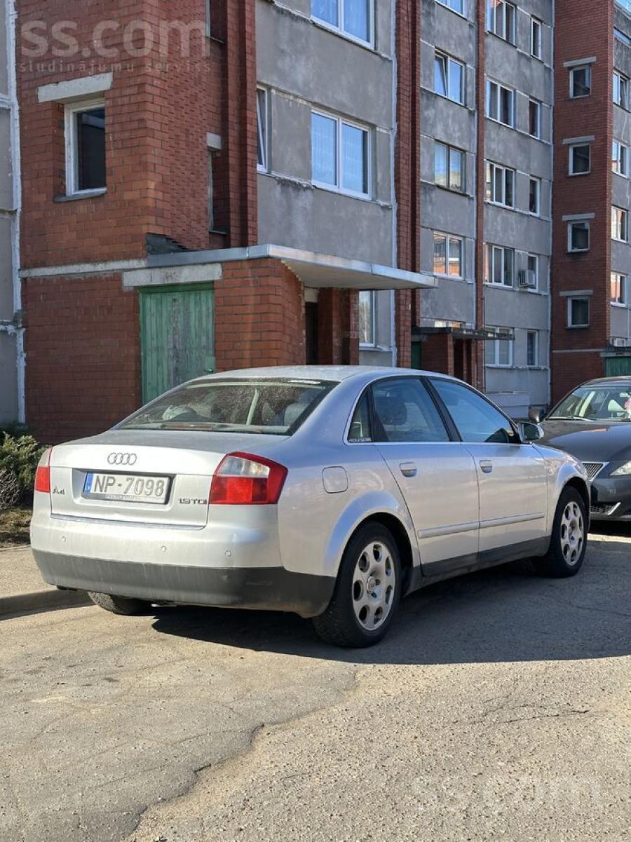 Pelēks Audi A4 2003 Daugavpils, ar dzinēja tilpumu 1.90 L un nobraukumu 350 tūkst. km par 2050 €, foto 5 vietnē AUTOMOTO.COM.LV