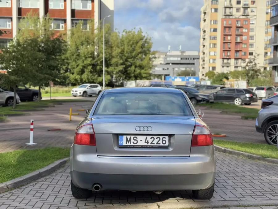 Серый Ауди А4 2003 в Рига, объемом двигателя 1.60 л и пробегом 310 тыс. км за 990 €, фото 4 на AUTOMOTO.COM.LV