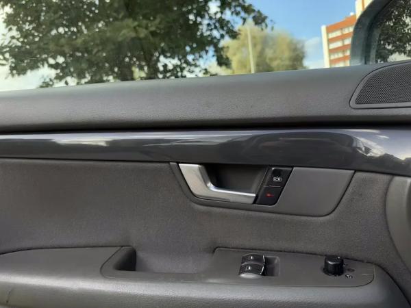 Grey Audi A4 2003 in Riga, with an engine capacity of 1.60 L and mileage of 310 thousand km for 990 €, photo 9 on AUTOMOTO.COM.LV