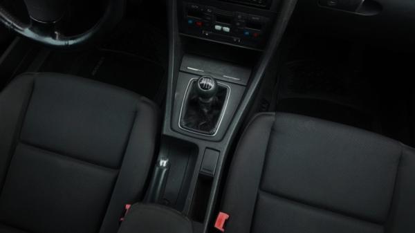 Pelēks Audi A4 2003 Rīga, ar dzinēja tilpumu 2.50 L un nobraukumu 435 tūkst. km par 2600 €, foto 4 vietnē AUTOMOTO.COM.LV