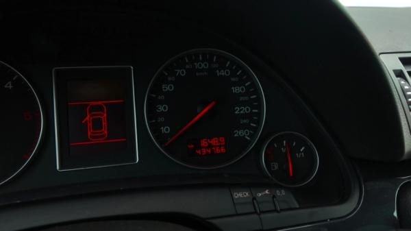 Pelēks Audi A4 2003 Rīga, ar dzinēja tilpumu 2.50 L un nobraukumu 435 tūkst. km par 2600 €, foto 6 vietnē AUTOMOTO.COM.LV