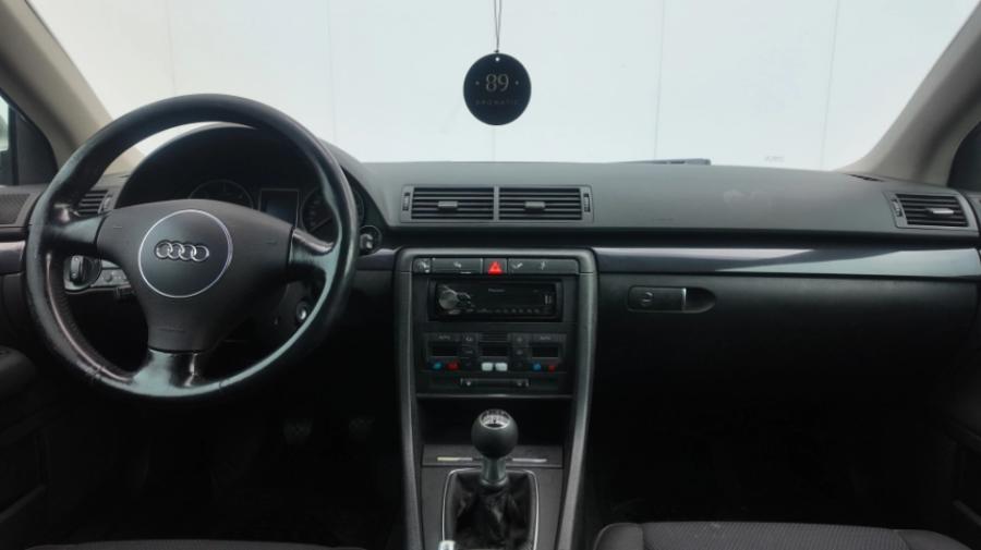 Grey Audi A4 2003 in Riga, with an engine capacity of 2.50 L and mileage of 435 thousand km for 2600 €, photo 11 on AUTOMOTO.COM.LV