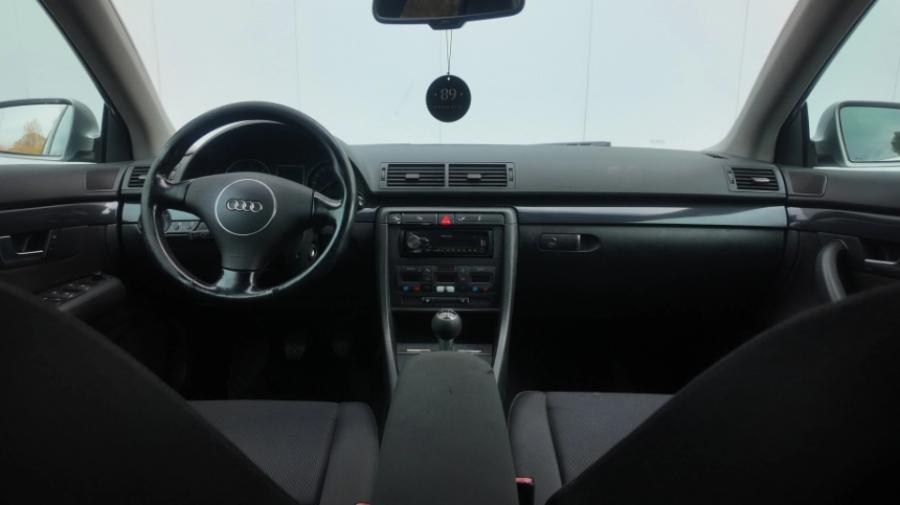 Grey Audi A4 2003 in Riga, with an engine capacity of 2.50 L and mileage of 435 thousand km for 2600 €, photo 12 on AUTOMOTO.COM.LV