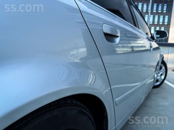 Pelēks Audi A4 2003 Rīga, ar dzinēja tilpumu 1.80 L un nobraukumu 285 tūkst. km par 1500 €, foto 5 vietnē AUTOMOTO.COM.LV