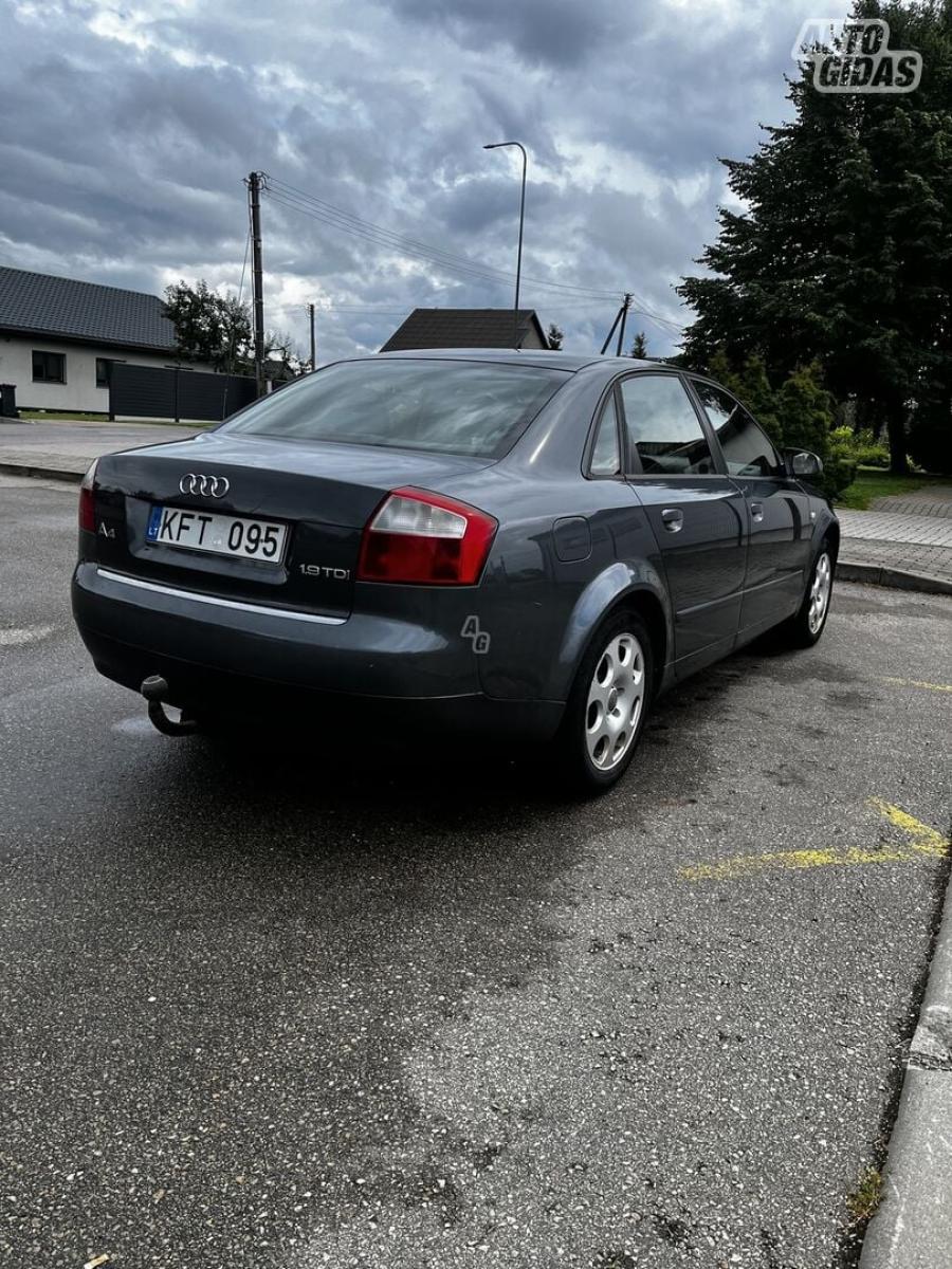 Pelēks Audi A4 2003 Telšiai, ar dzinēja tilpumu 1.90 L un nobraukumu 424 tūkst. km par 1500 €, foto 6 vietnē AUTOMOTO.COM.LV