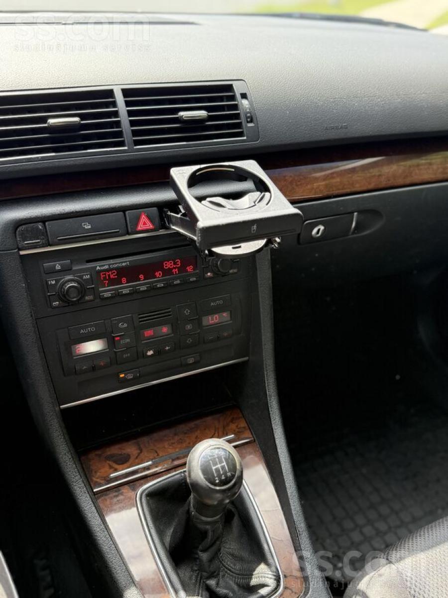 Pelēks Audi A4 2003 Kuldīga, ar dzinēja tilpumu 1.90 L un nobraukumu 375 tūkst. km par 1300 €, foto 9 vietnē AUTOMOTO.COM.LV