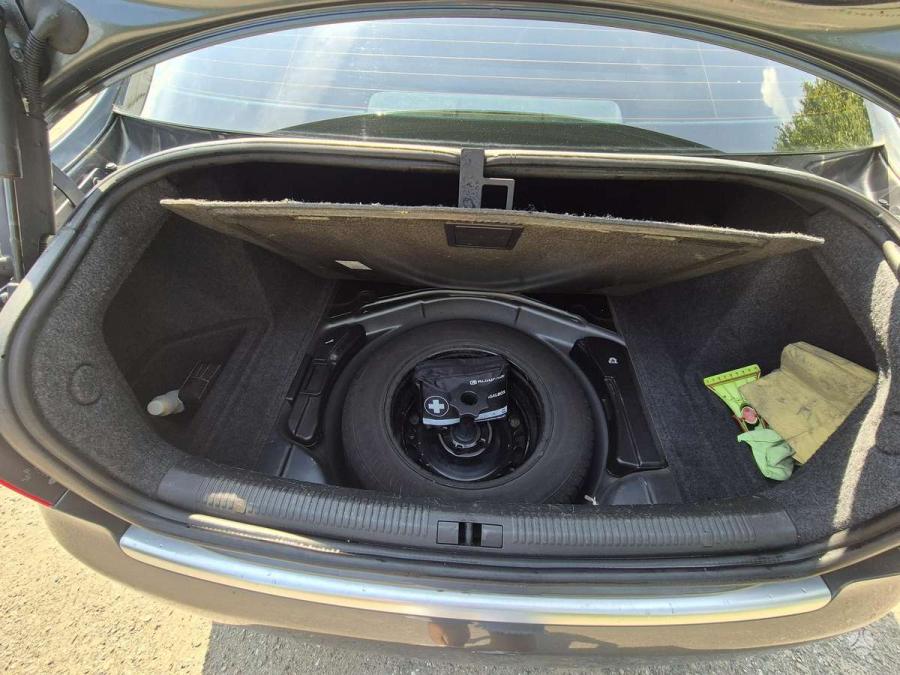 Grey Audi A4 2003 in Marijampole, with an engine capacity of 1.98 L and mileage of 221 thousand km for 1450 €, photo 14 on AUTOMOTO.COM.LV