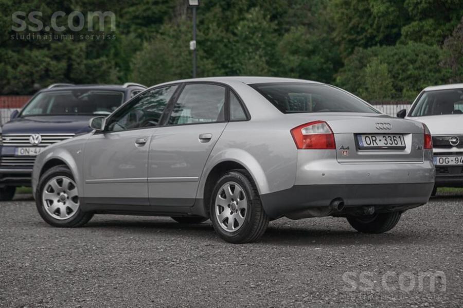 Grey Audi A4 2003 in Riga, with an engine capacity of 2.00 L and mileage of 297 thousand km for 2590 €, photo 4 on AUTOMOTO.COM.LV