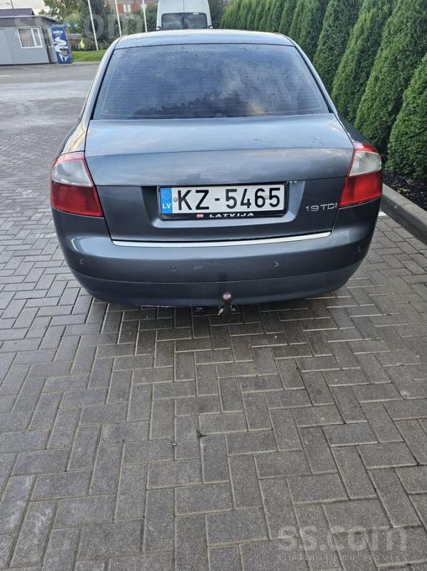 Grey Audi A4 2003 in Ludza, with an engine capacity of 1.90 L and mileage of 395 thousand km for 1450 €, photo 5 on AUTOMOTO.COM.LV