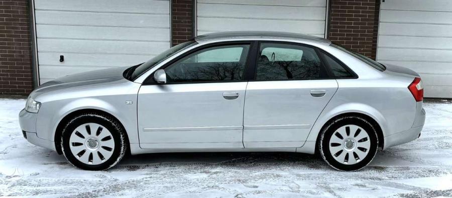 Pelēks Audi A4 2004 Viļņa, ar dzinēja tilpumu 1.60 L un nobraukumu 226 tūkst. km par 1770 €, foto 3 vietnē AUTOMOTO.COM.LV