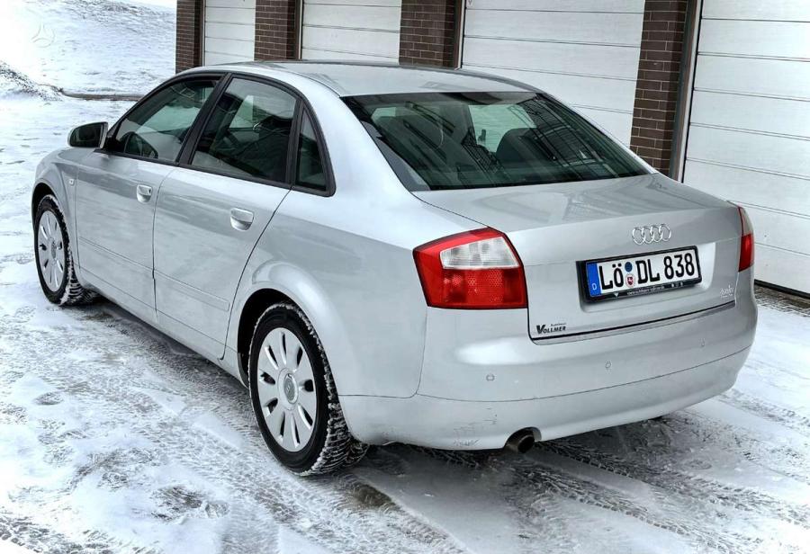 Pelēks Audi A4 2004 Viļņa, ar dzinēja tilpumu 1.60 L un nobraukumu 226 tūkst. km par 1770 €, foto 4 vietnē AUTOMOTO.COM.LV