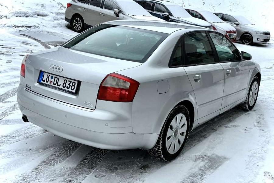 Pelēks Audi A4 2004 Viļņa, ar dzinēja tilpumu 1.60 L un nobraukumu 226 tūkst. km par 1770 €, foto 5 vietnē AUTOMOTO.COM.LV