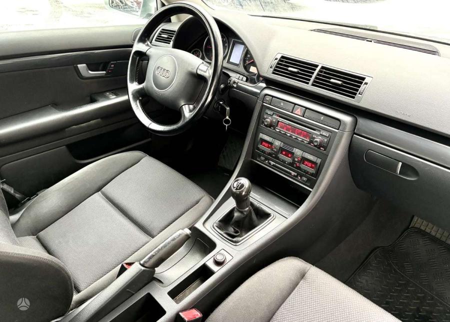 Pelēks Audi A4 2004 Viļņa, ar dzinēja tilpumu 1.60 L un nobraukumu 226 tūkst. km par 1770 €, foto 9 vietnē AUTOMOTO.COM.LV
