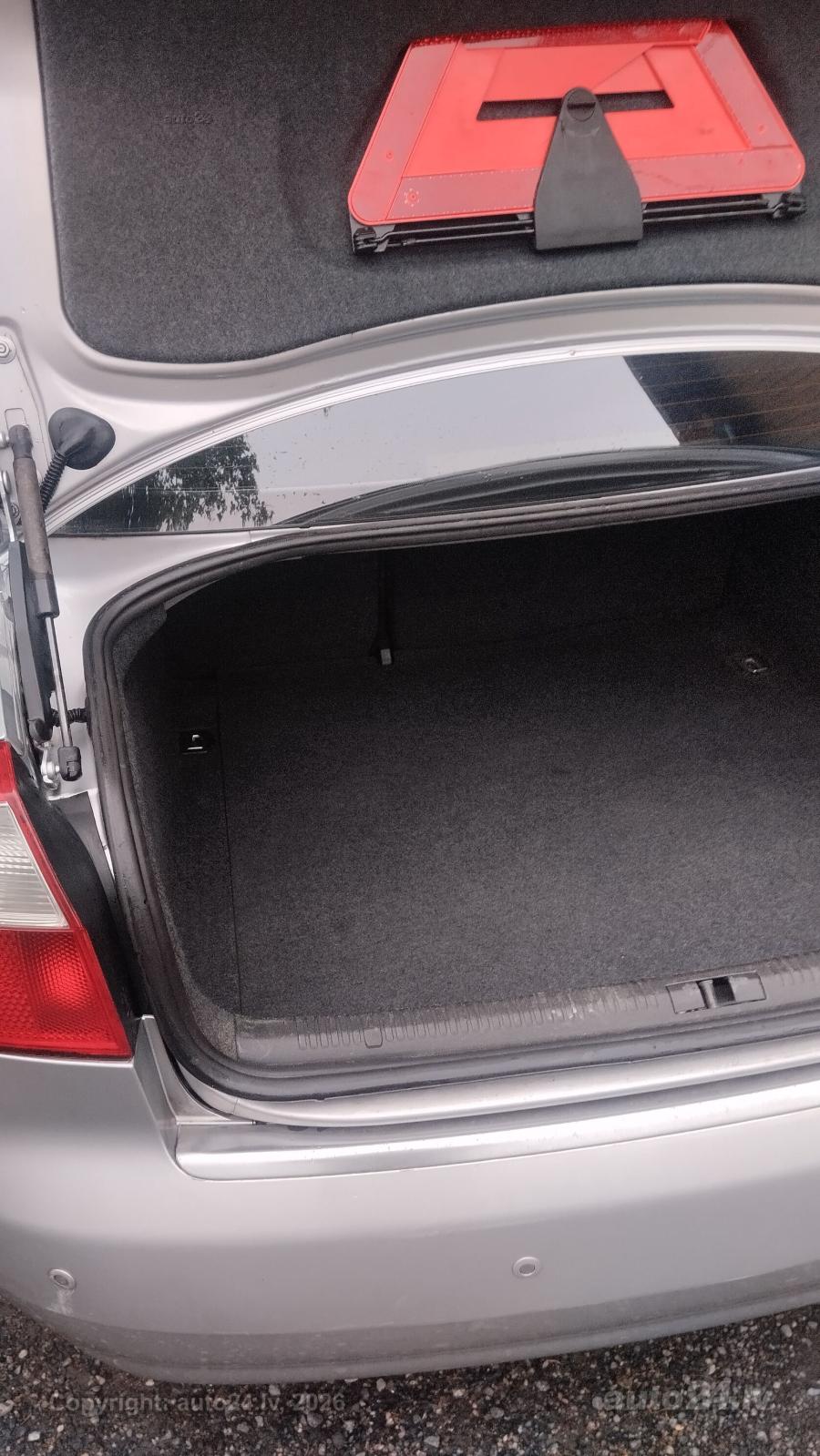 Pelēks Audi A4 2004 Tartu, ar dzinēja tilpumu 1.90 L un nobraukumu 288 tūkst. km par 1850 €, foto 10 vietnē AUTOMOTO.COM.LV
