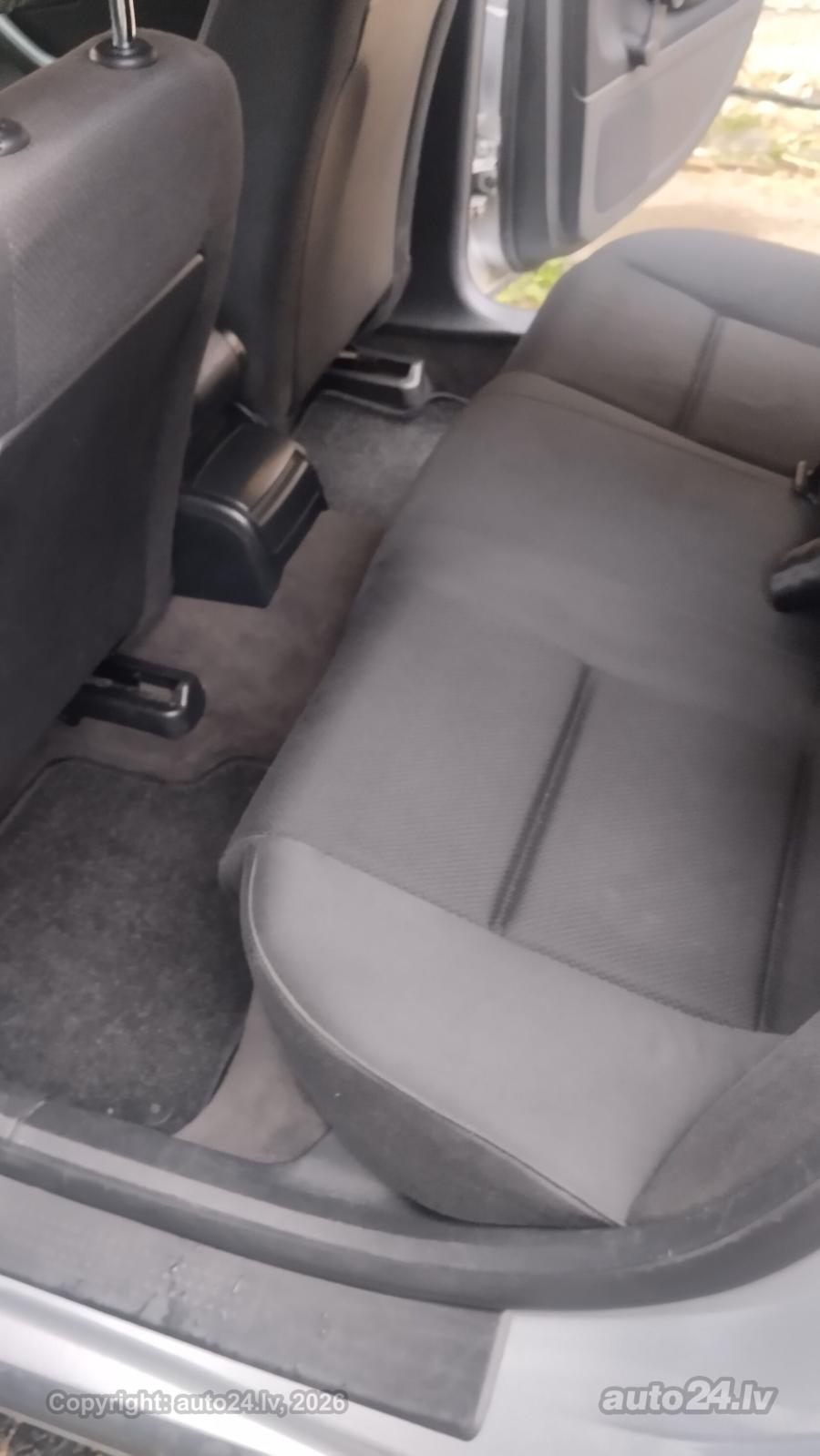 Pelēks Audi A4 2004 Tartu, ar dzinēja tilpumu 1.90 L un nobraukumu 288 tūkst. km par 1850 €, foto 12 vietnē AUTOMOTO.COM.LV