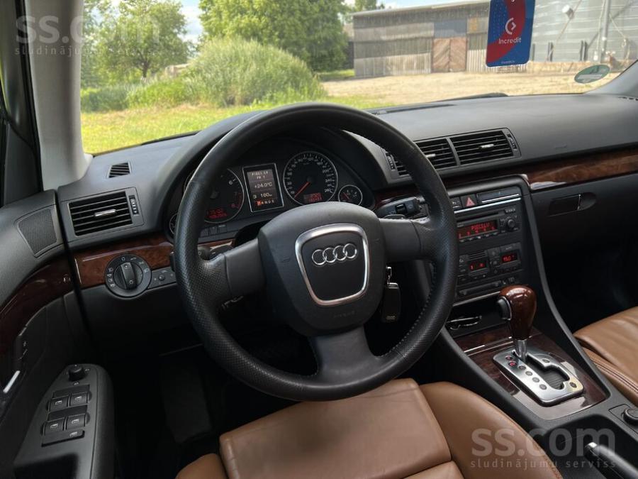 Pelēks Audi A4 2004 Cēsis, ar dzinēja tilpumu 2.00 L un nobraukumu 135 tūkst. km par 4650 €, foto 10 vietnē AUTOMOTO.COM.LV