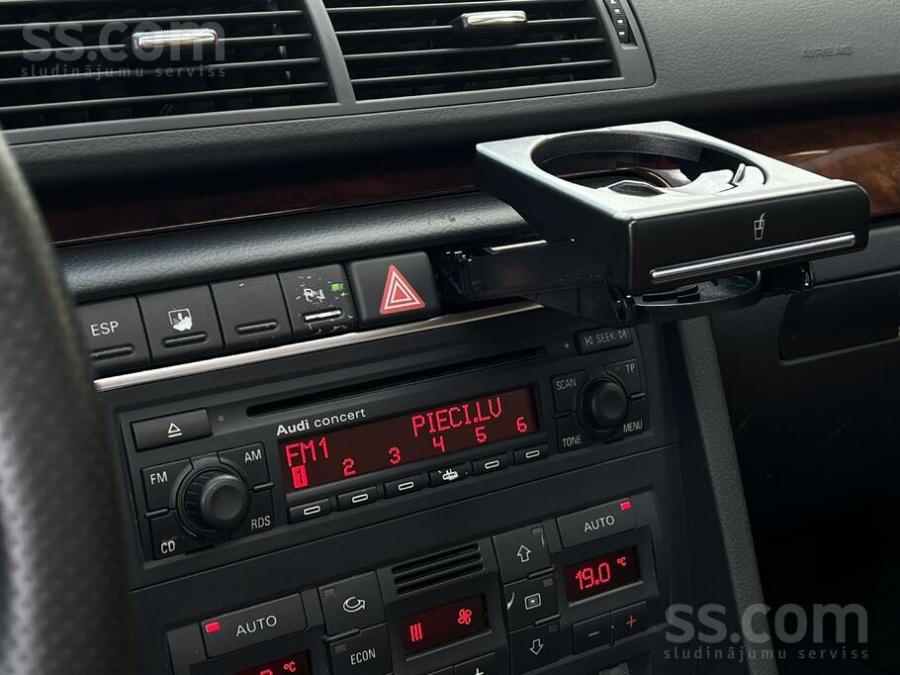 Pelēks Audi A4 2004 Cēsis, ar dzinēja tilpumu 2.00 L un nobraukumu 135 tūkst. km par 4650 €, foto 22 vietnē AUTOMOTO.COM.LV
