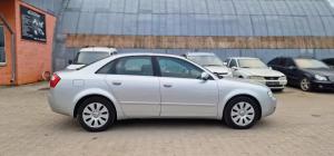 Pelēks Audi A4 2004 Valmiera, ar dzinēja tilpumu 2.00 L un nobraukumu 299 tūkst. km par 1800 €, foto 3 vietnē AUTOMOTO.COM.LV