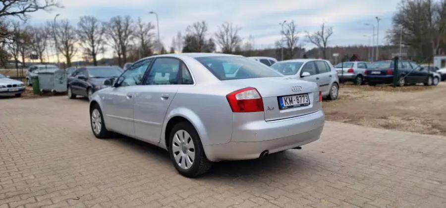 Pelēks Audi A4 2004 Valmiera, ar dzinēja tilpumu 2.00 L un nobraukumu 299 tūkst. km par 1800 €, foto 5 vietnē AUTOMOTO.COM.LV