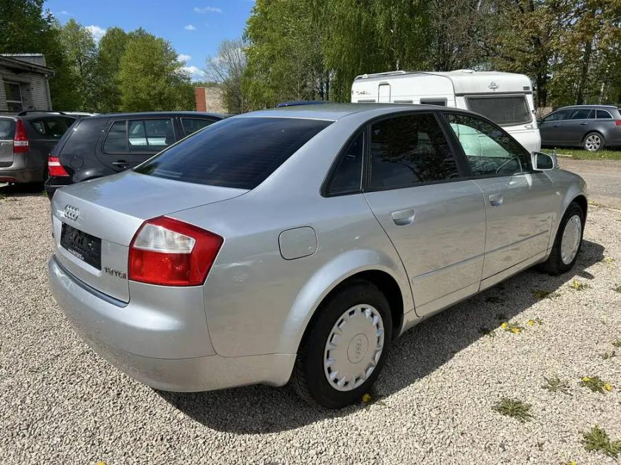 Pelēks Audi A4 2004 Limbaži, ar dzinēja tilpumu 1.90 L un nobraukumu 339 tūkst. km par 3150 €, foto 5 vietnē AUTOMOTO.COM.LV