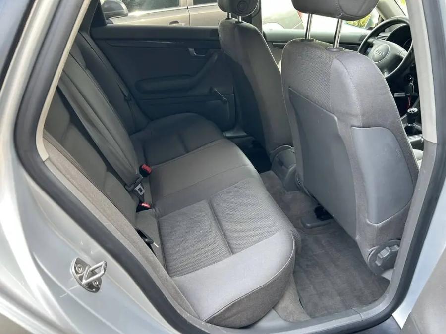 Pelēks Audi A4 2004 Limbaži, ar dzinēja tilpumu 1.90 L un nobraukumu 339 tūkst. km par 3150 €, foto 8 vietnē AUTOMOTO.COM.LV