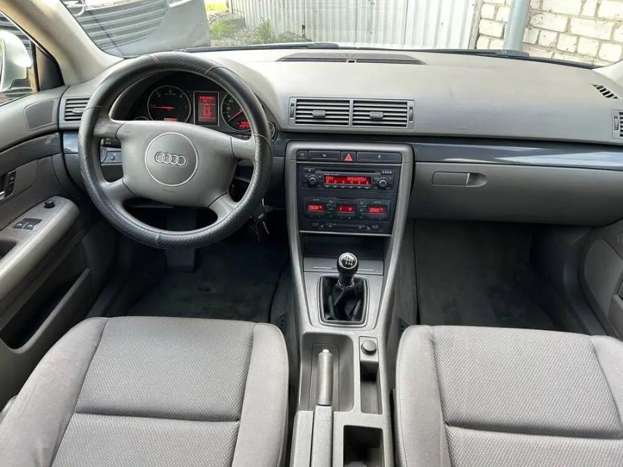 Pelēks Audi A4 2004 Limbaži, ar dzinēja tilpumu 1.90 L un nobraukumu 339 tūkst. km par 3150 €, foto 9 vietnē AUTOMOTO.COM.LV